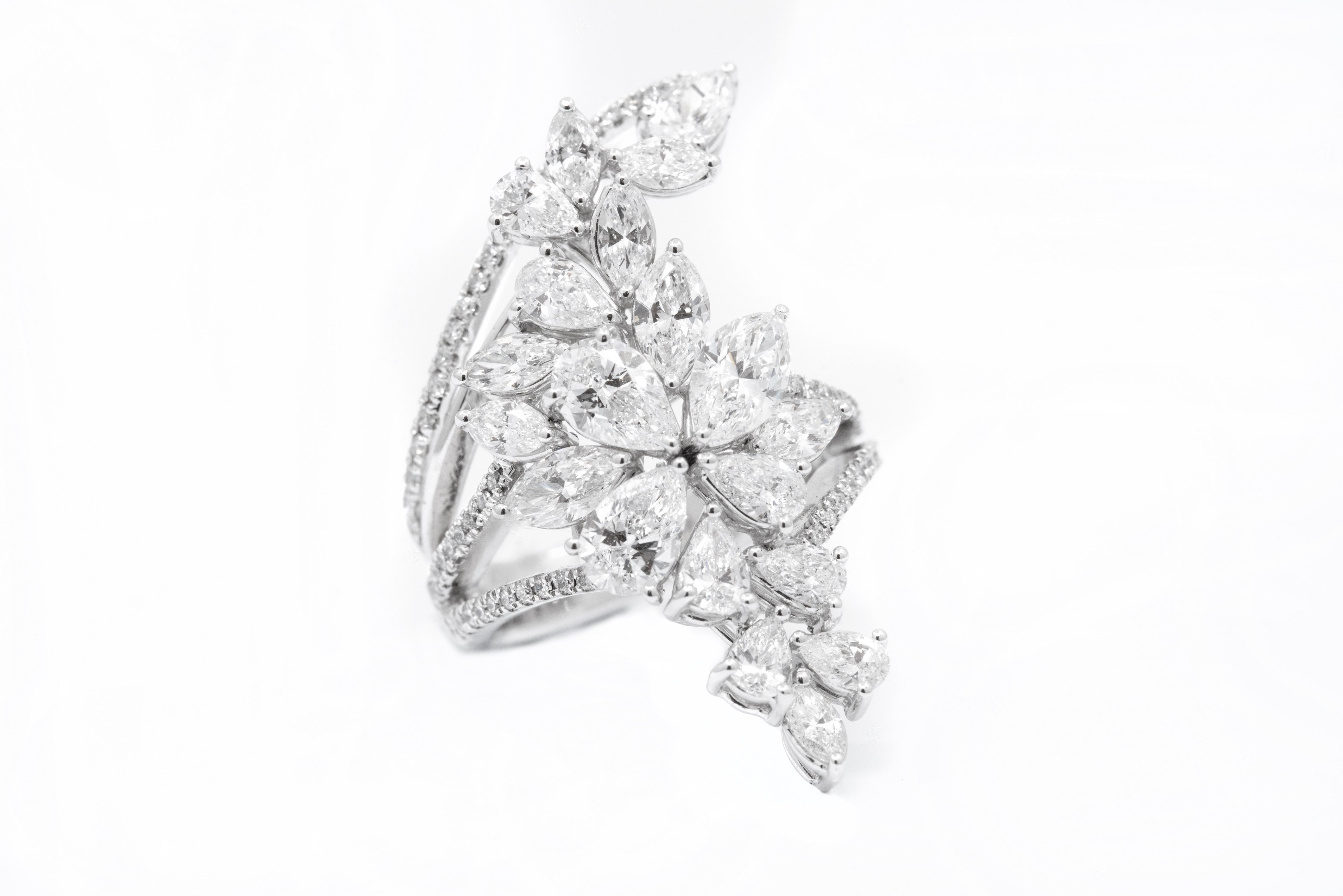 Fancy Shaped Diamond Ring 花形鑽石戒指 – Lane Joaillier Fine Jewellery
